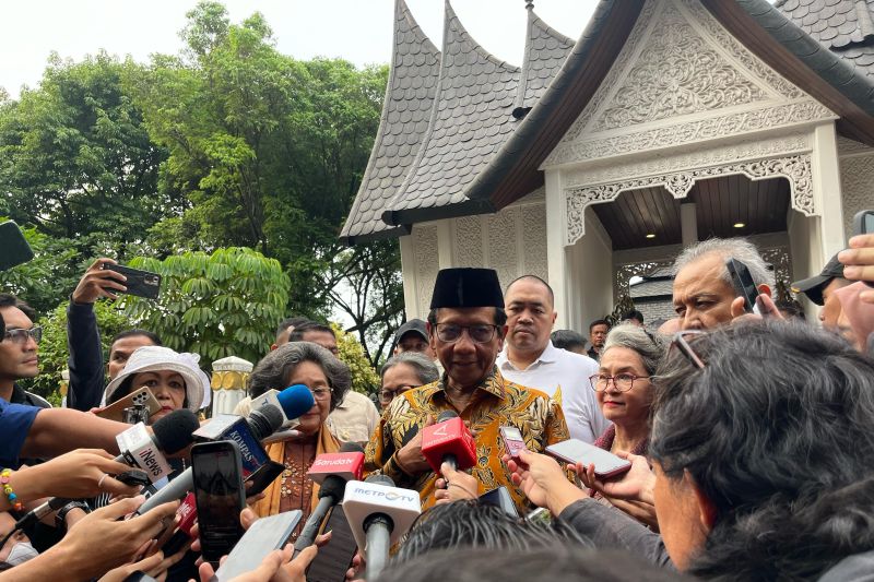 Mahfud Md beberkan alasan tak percaya survei Pilpres 2024 Mahfud Md beberkan alasan tak percaya survei Pilpres 2024