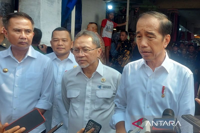 Jokowi tanggapi santai foto dirinya “hilang” di kantor DPD PDIP Jokowi tanggapi santai foto dirinya “hilang” di kantor DPD PDIP